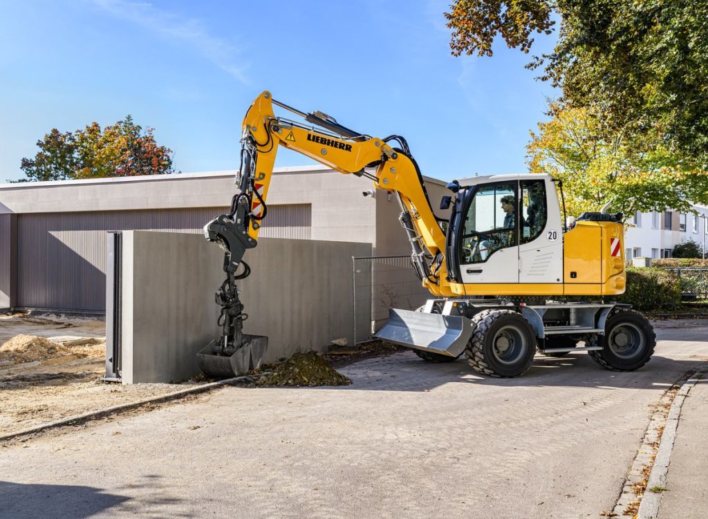 LIEBHERR A 912 Compact Litronic Wheeled Excavator