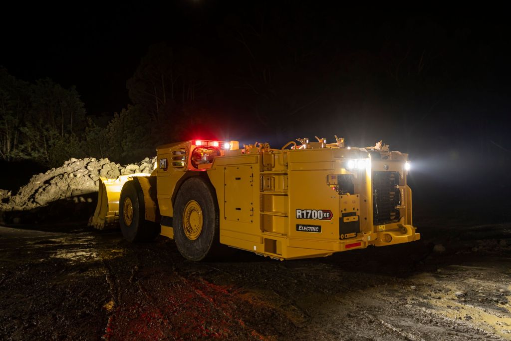 CAT R1700 XE (BATTERY-ELECTRIC) Underground Mining Load Haul Dump (LHD ...