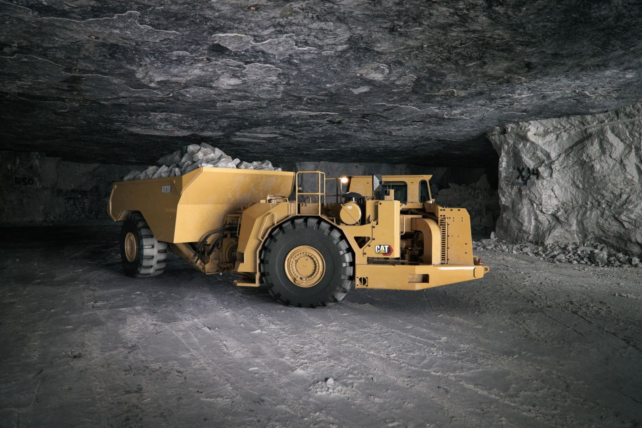 CAT R2900 XE (DIESEL-ELECTRIC) Underground Mining Load Haul Dump (LHD ...