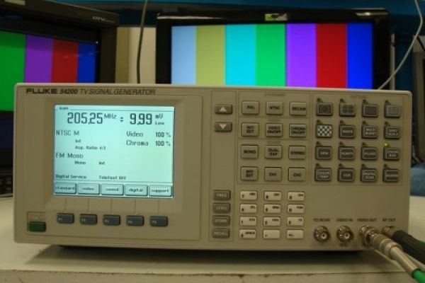 FLUKE 54200 Fluke TV Signal Generator | The Machine Market